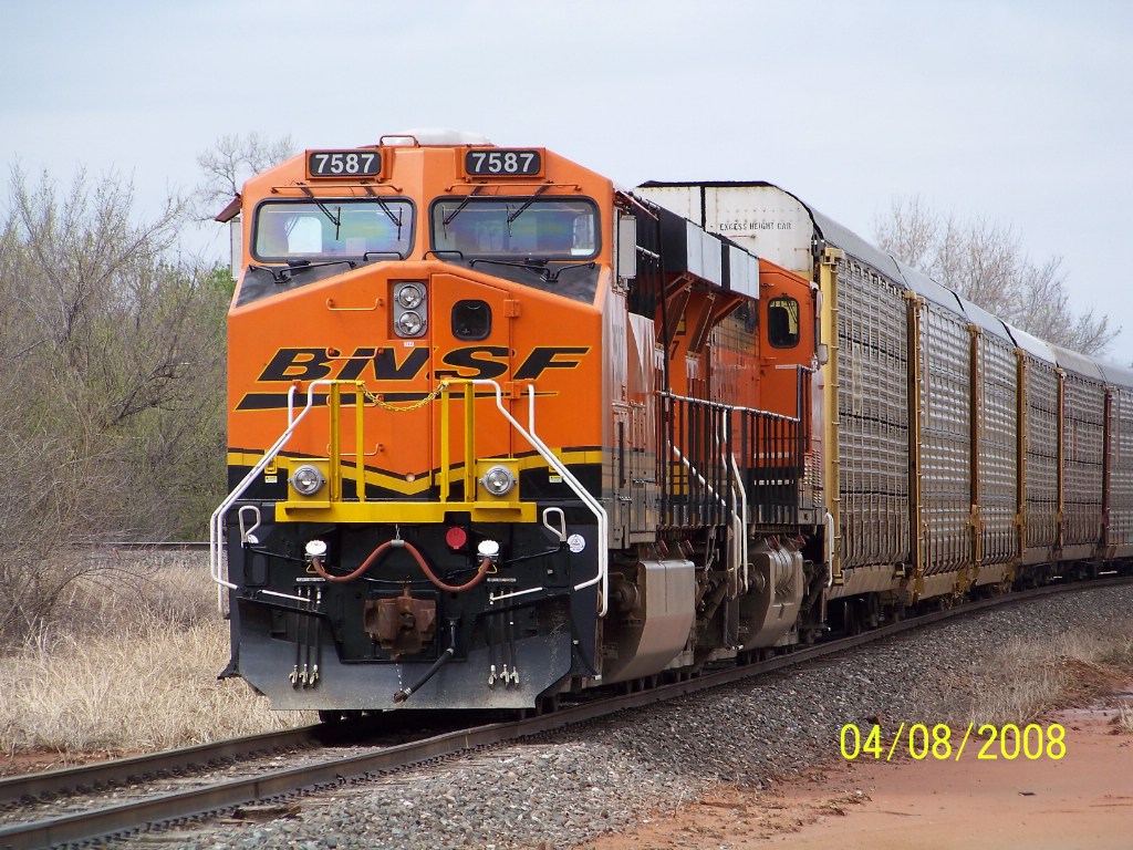 BNSF ES44DC 7587